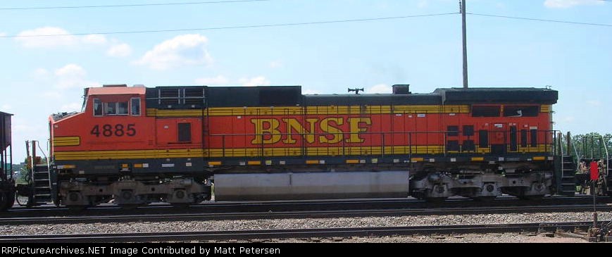 BNSF 4885